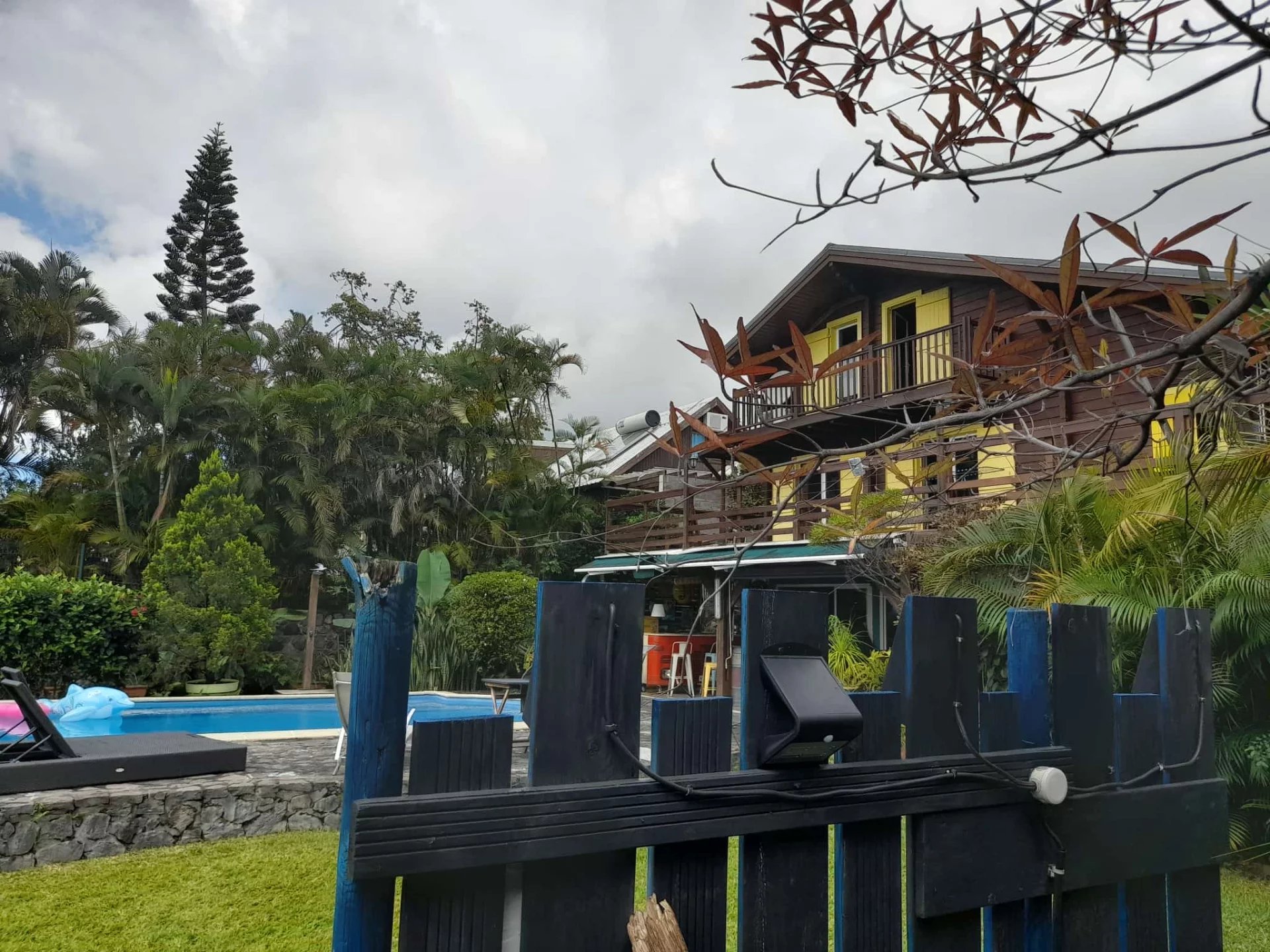 vente - Possession - Investissement comprenant 3 logements et une pisci